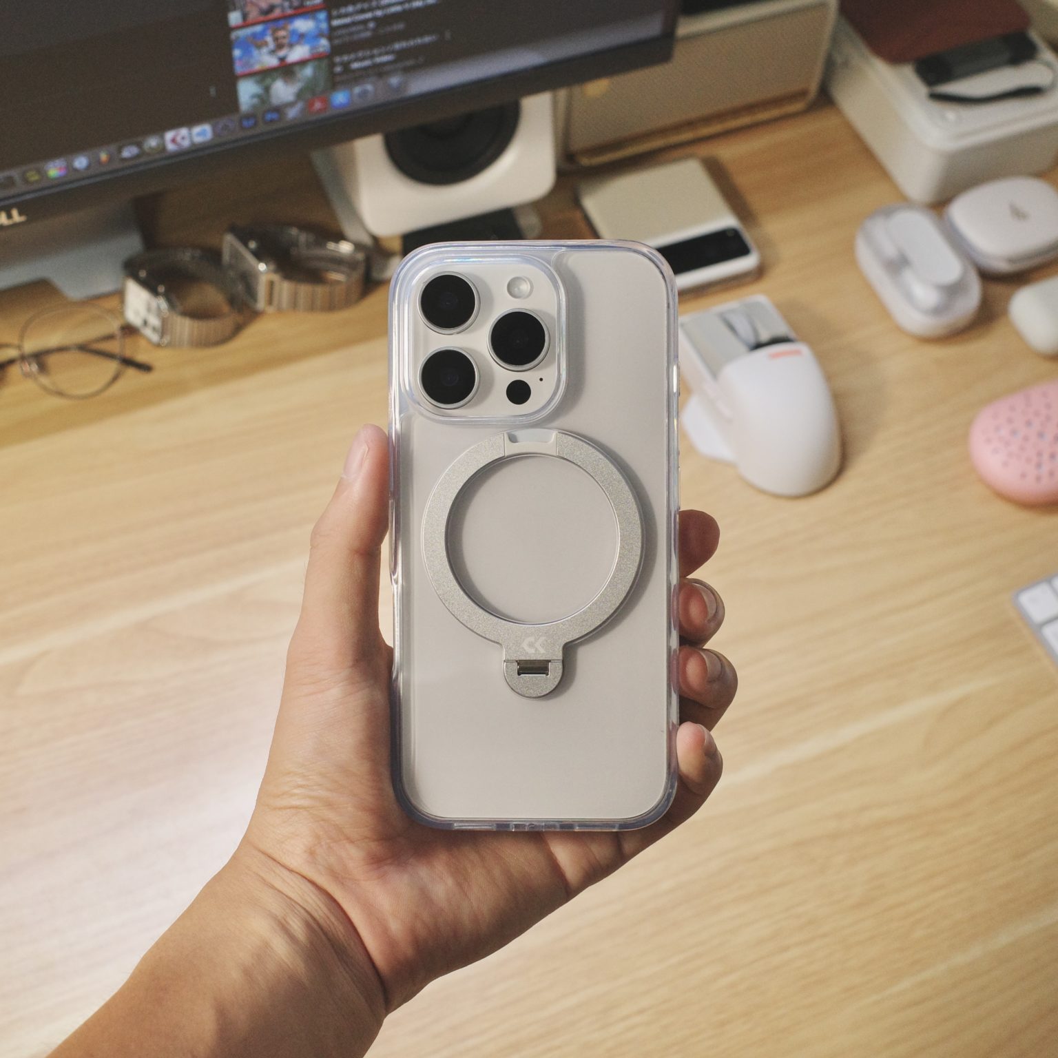 【CASEKOO MAGICSTAND レビュー】クリアでオシャレなスタンド機構付きiPhone 16 Pro用ケース。